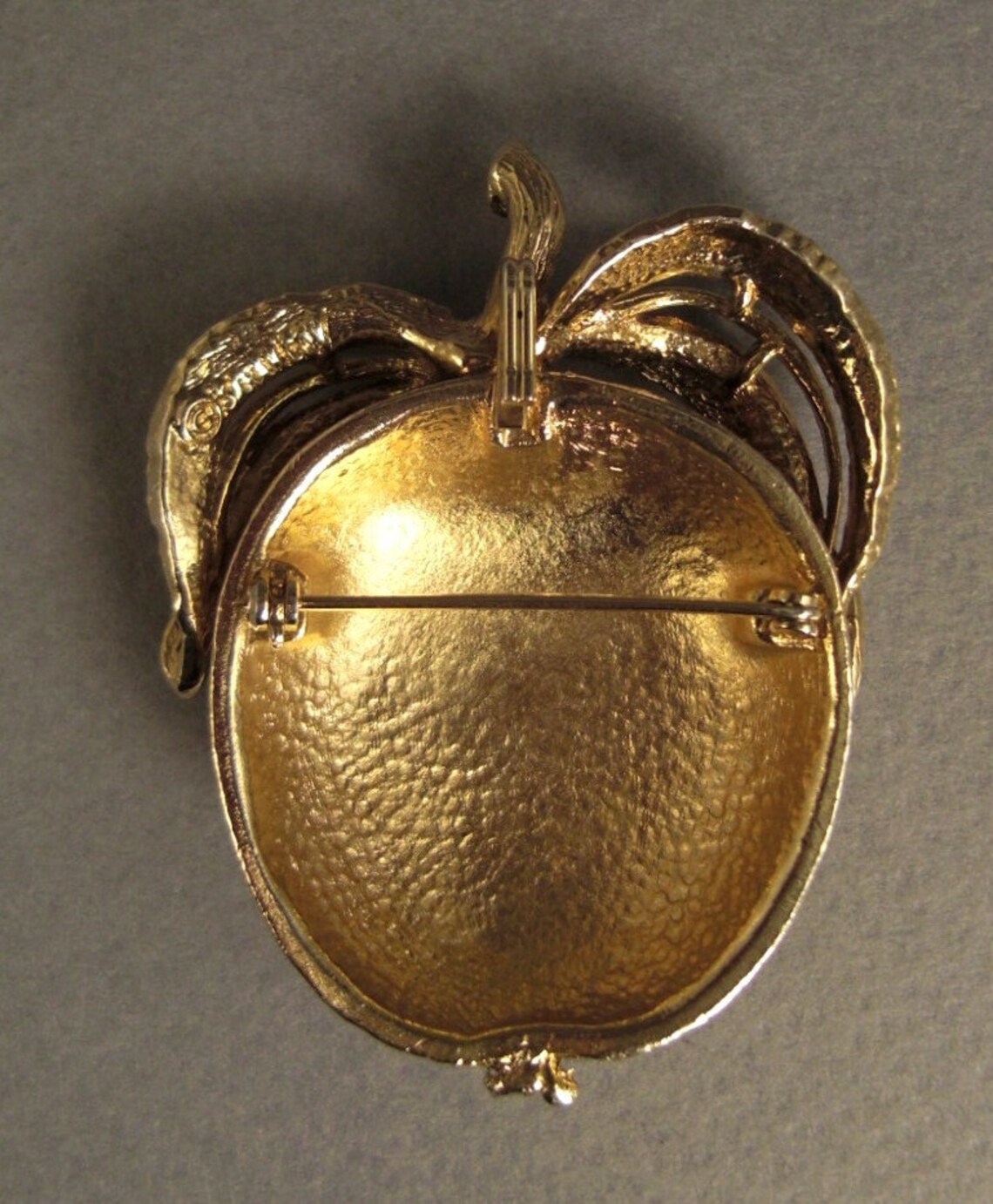 BROOCH APPLE Goldtone Signed Sarah Coventry Round Vintage Pin Large - Etsy