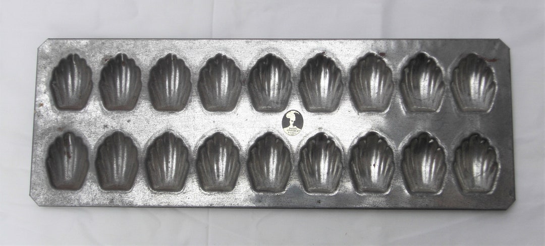 ALUMINUM CHOCOLATE MOLD, Half Shell Mold , App 25 in by 5 In, Great ...