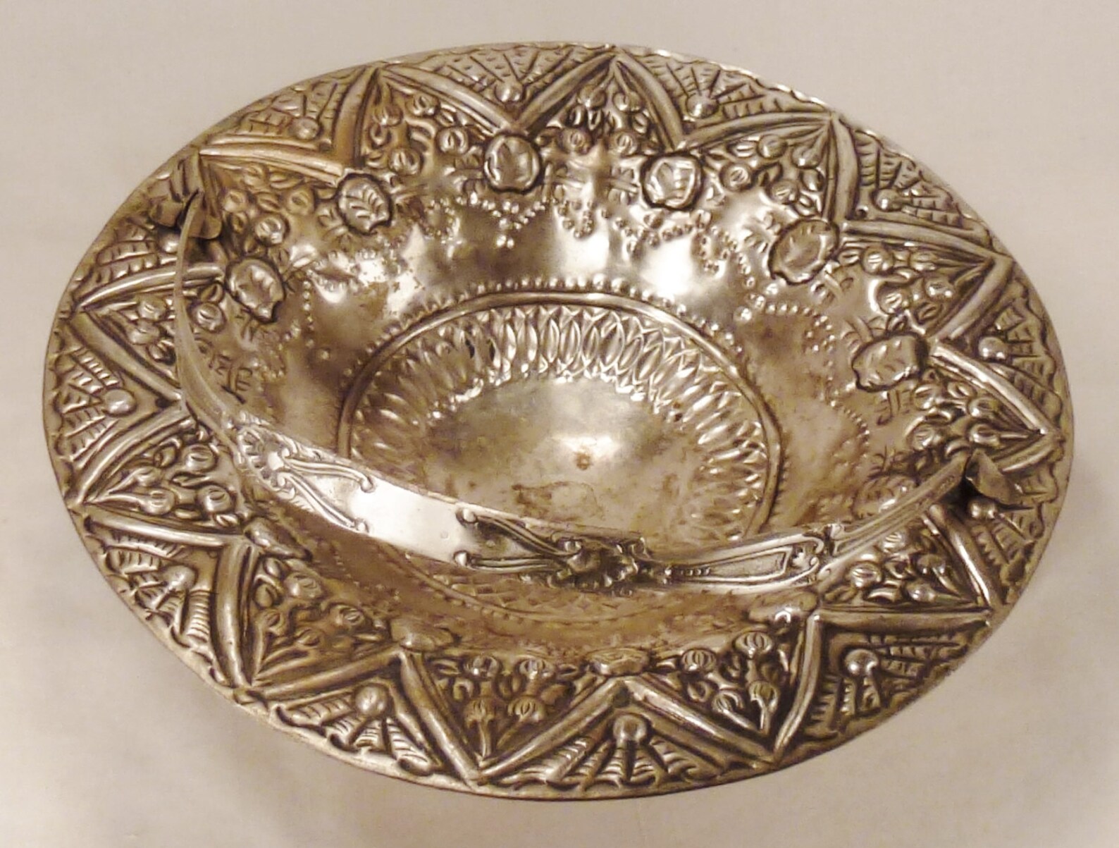 SILVERPLATE REPOUSSE BASKET Large With Handle Floral - Etsy