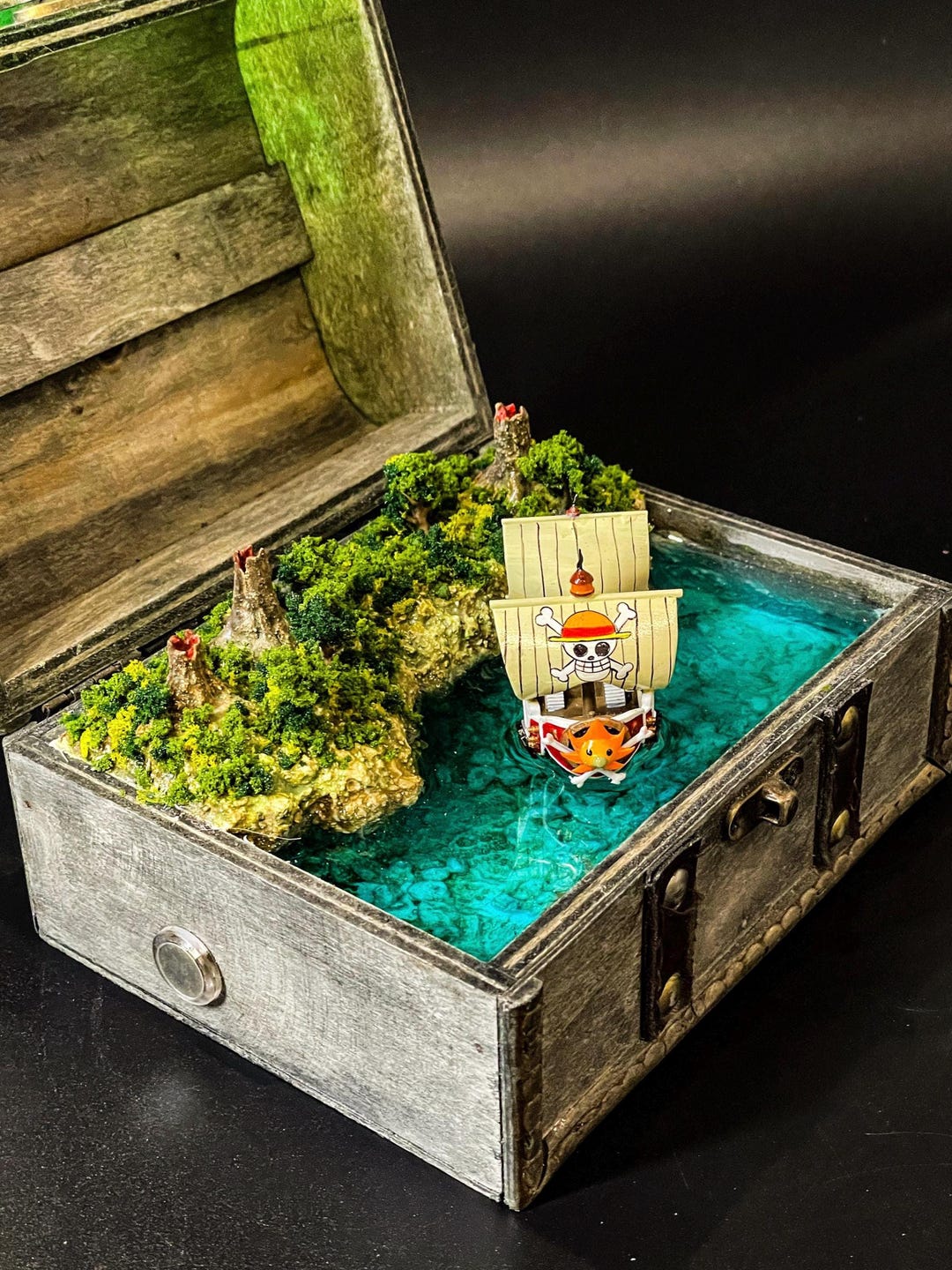 Sunny Ship One Piece Anime Box Lamp Epoxy Resin Lamp, Custom Epoxy ...