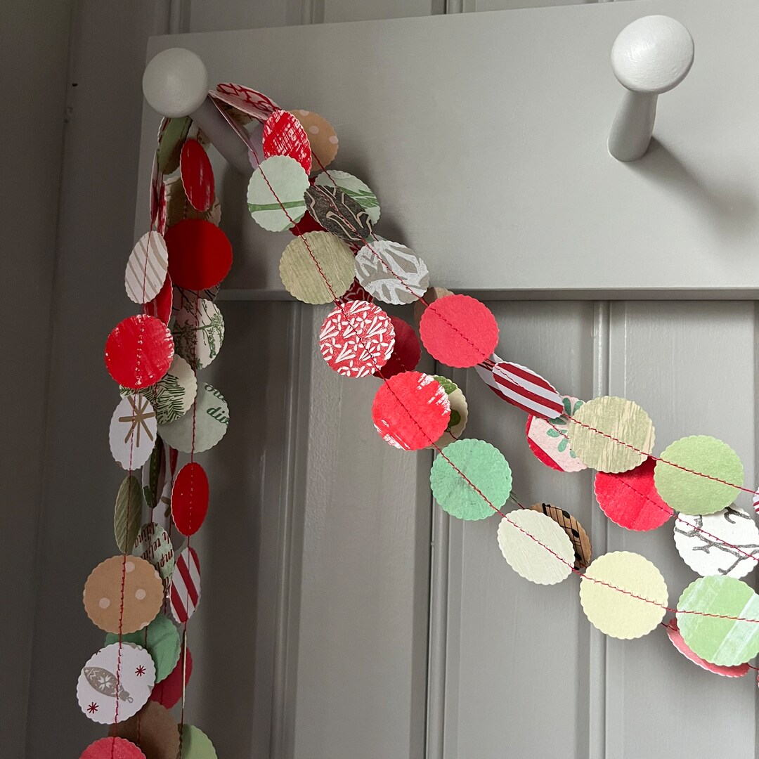 Holiday Paper Garland, Festive Mantle Decoration, Christmas Paper ...