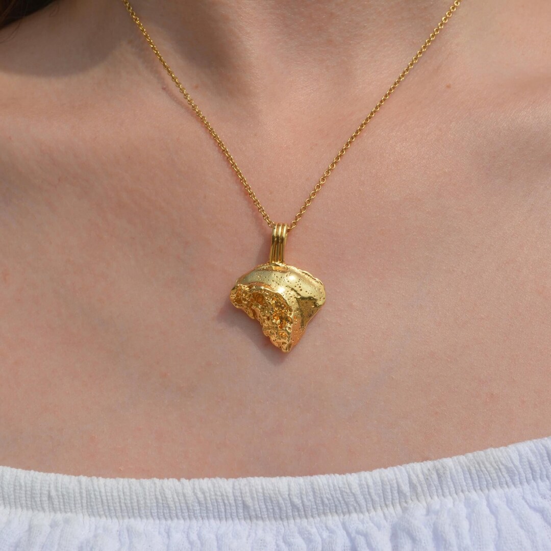 14k Gold Seashell Pendant Necklace, Fossil Inspired Beach Jewelry - Etsy