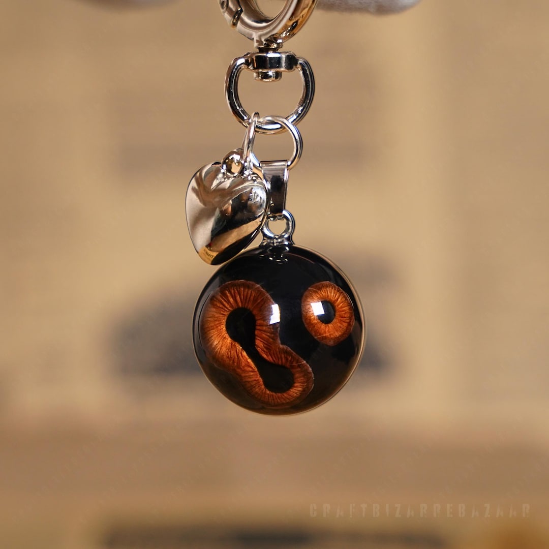 Handmade Triple Pupil Eyeball Keychain – Gothic Resin Eye Charm, Alien ...
