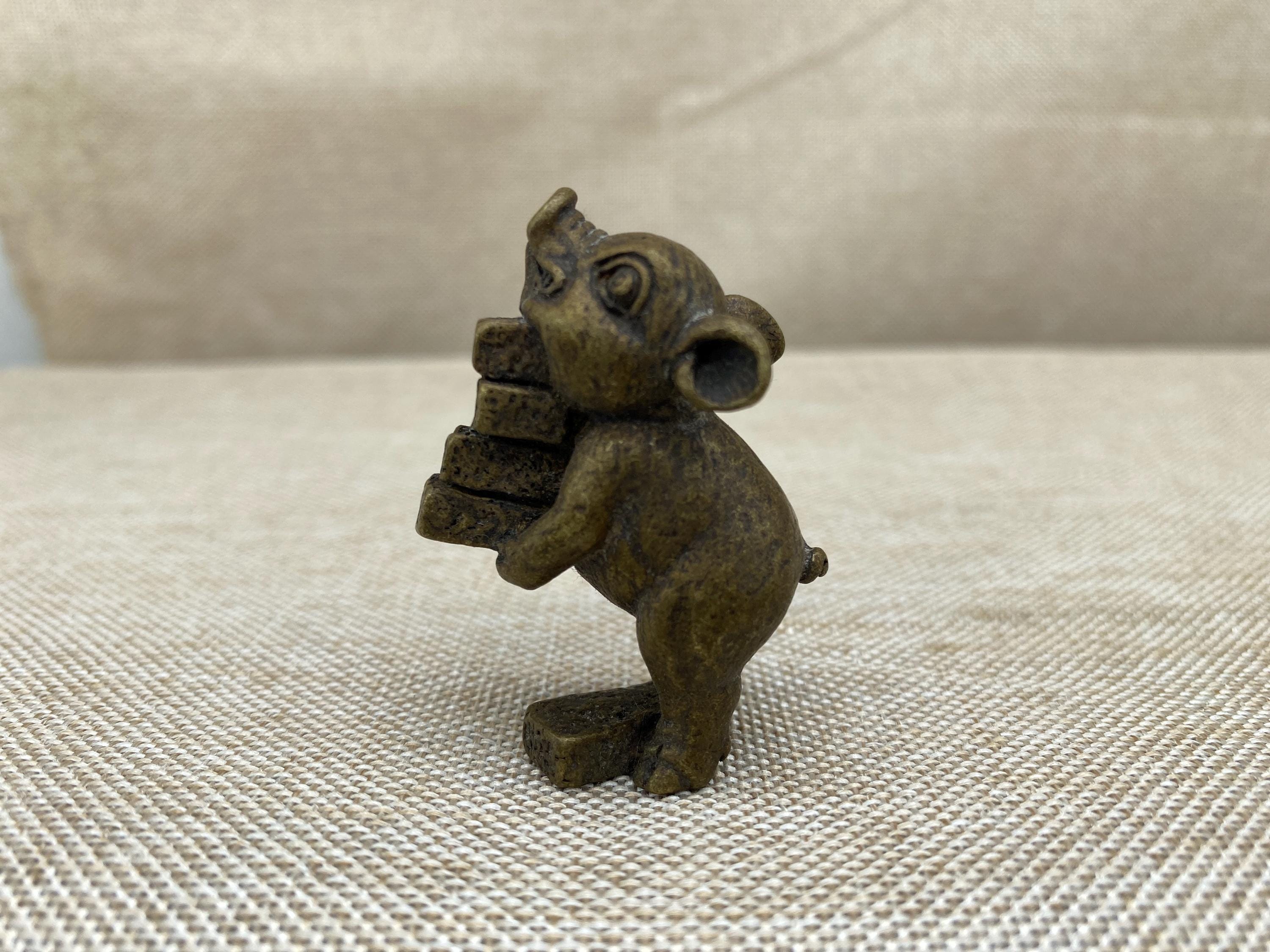 Adorable Pig Holding Brick Sculpture, Brass Crafted, Desktop Ornament ...