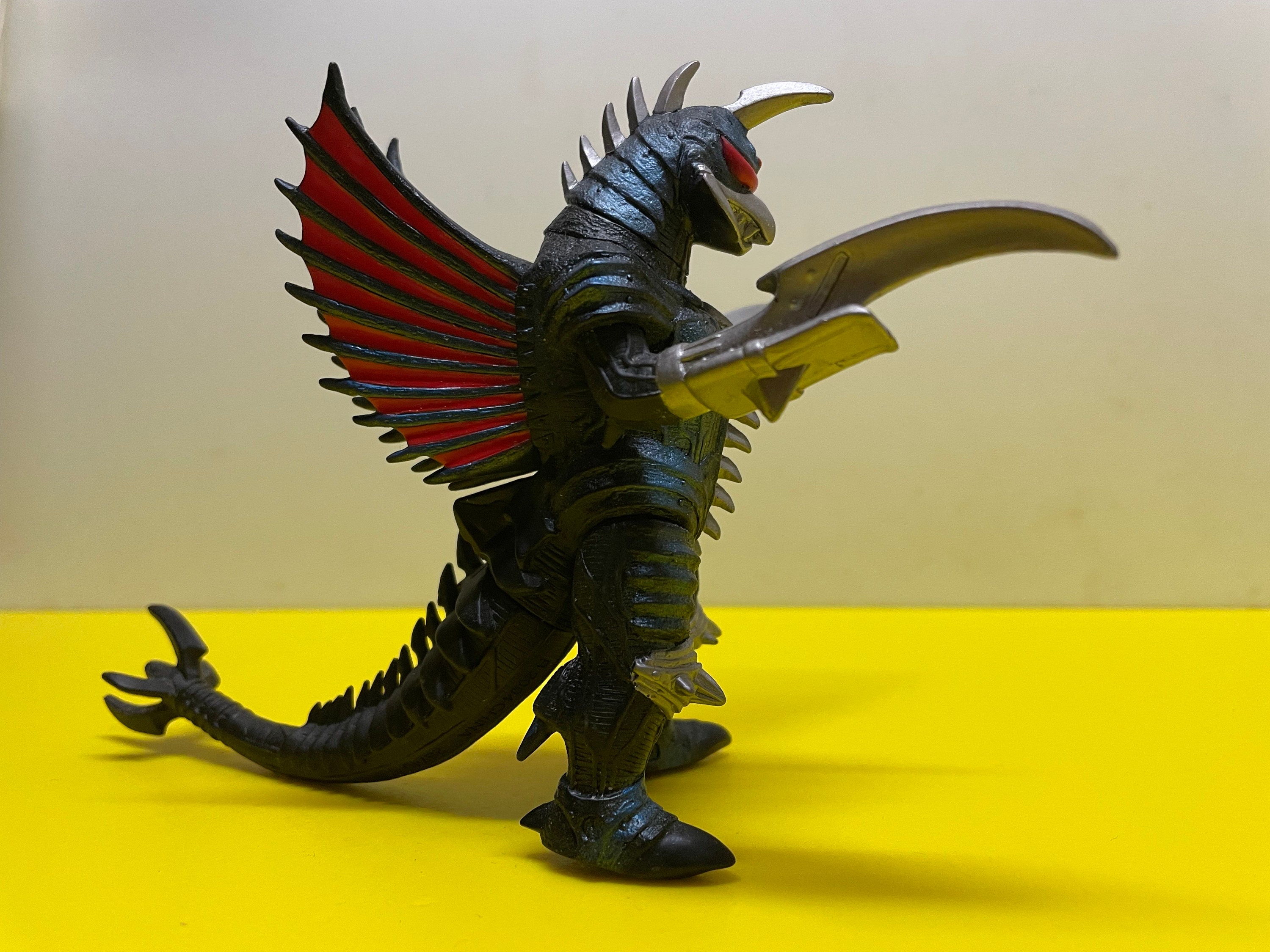 Godzilla Vintage Monster Figure Gigan Height is 4 Inches Bandai Japan 6 ...