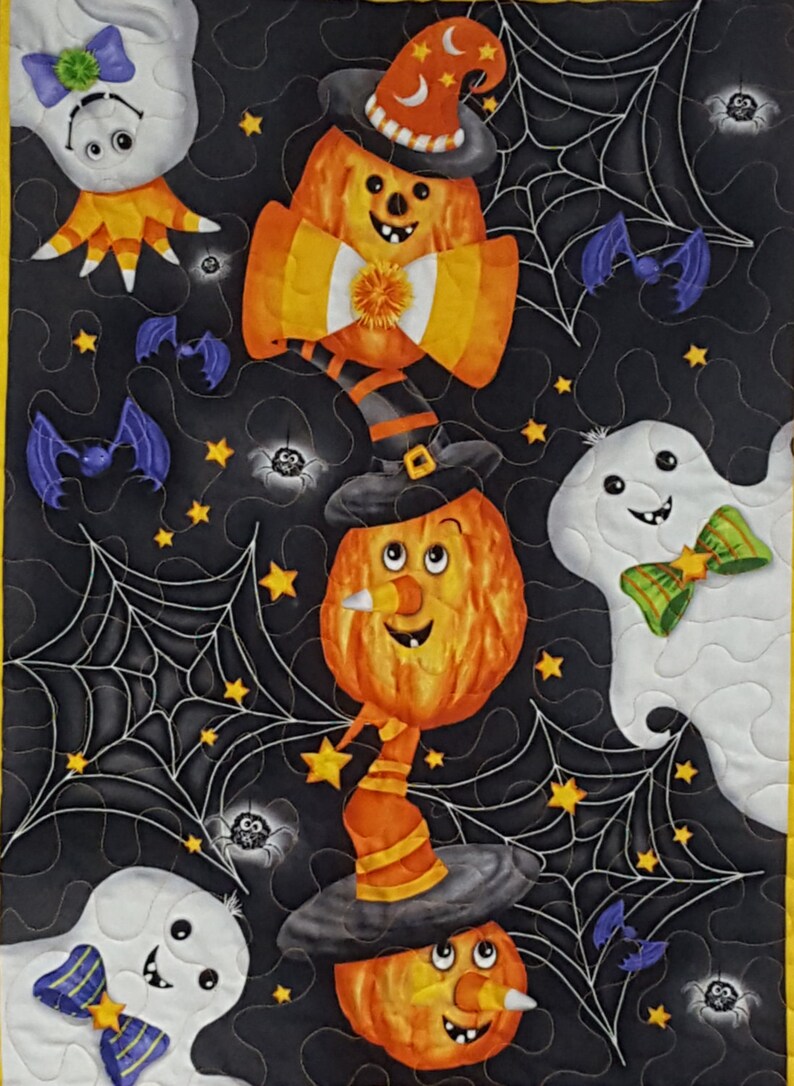 Halloween Wall Quilt With Ghosts and Pumpkins - Etsy