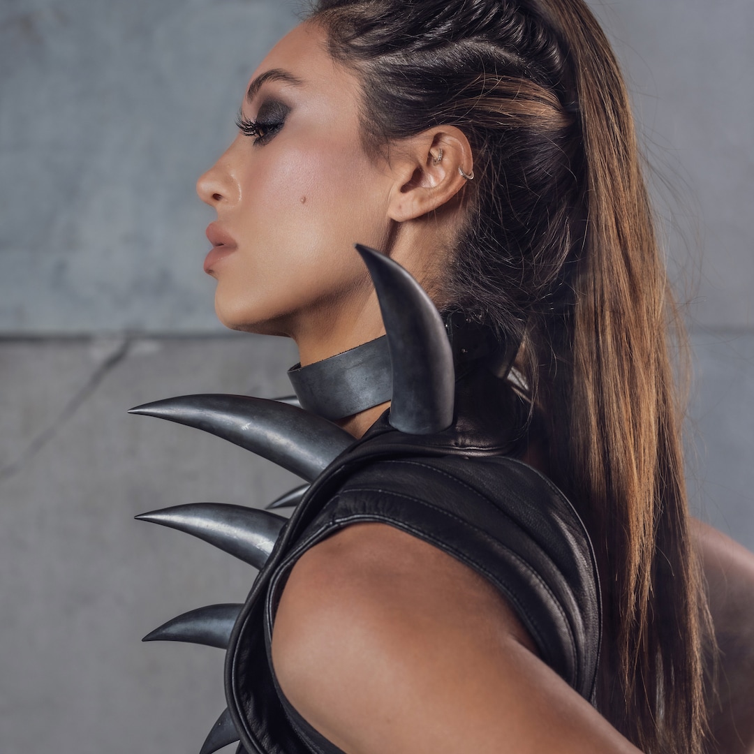 Royal Shadow Spike Shoulder Piece in Black Leather - Etsy