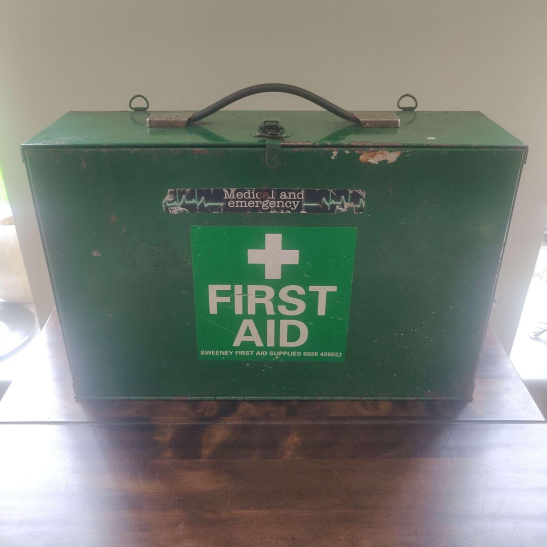 Vintage 1980s Metal First Aid Box - Etsy