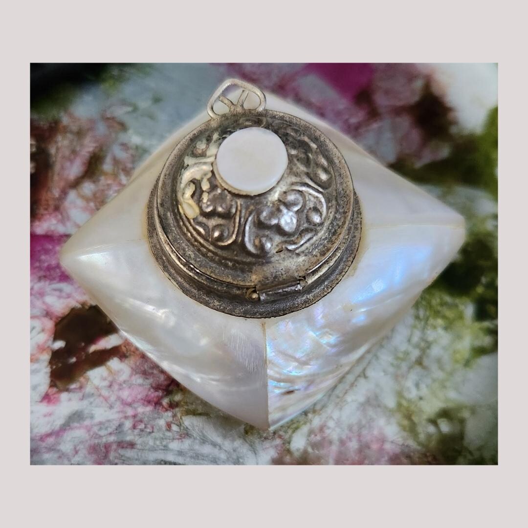 Vintage Mother of Pearl Trinket Box - Etsy UK