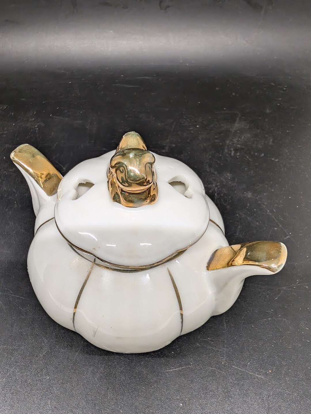 White With Gold Lion Sugar Bowl or Trinket Jar With Hearts on the Lid ...