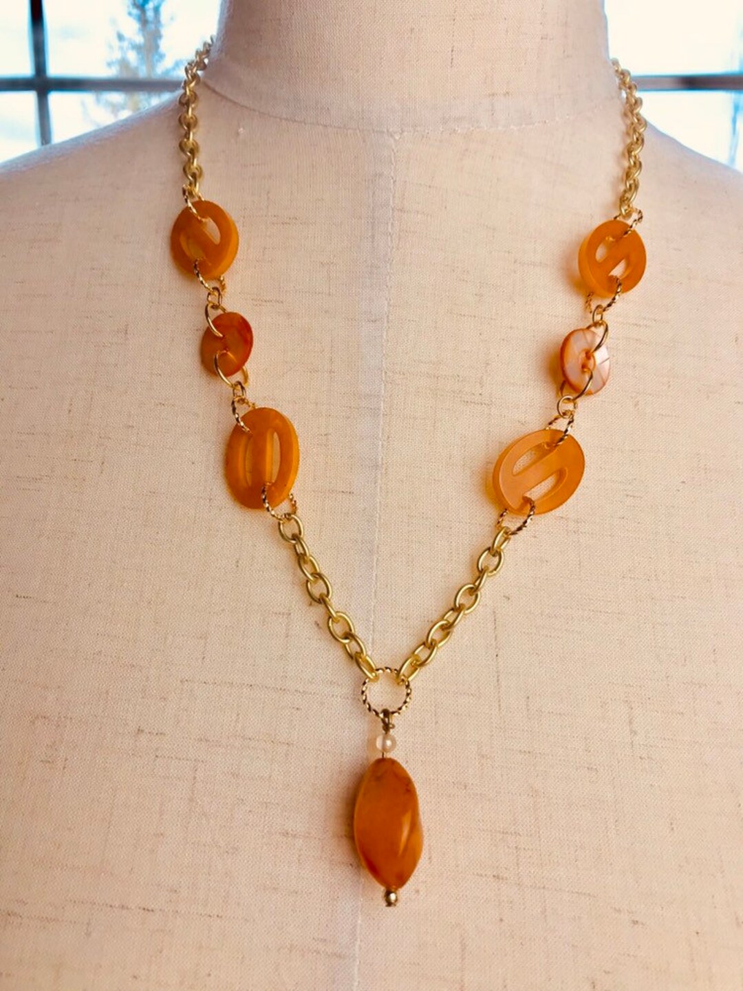 Vintage Bakelite and Button Necklace - Etsy