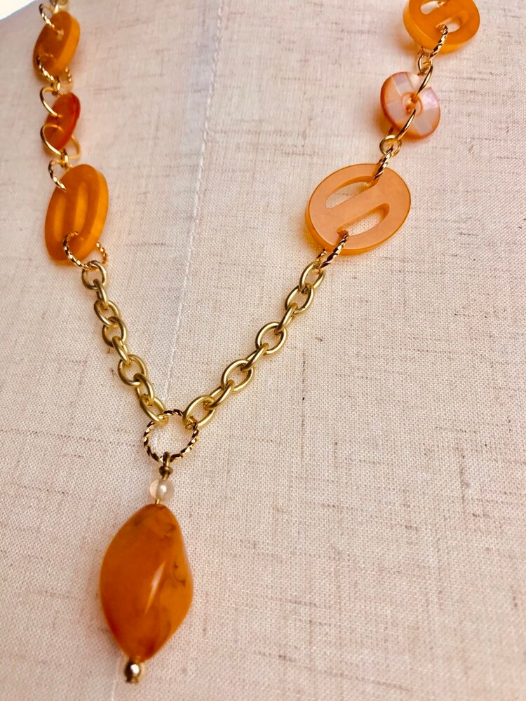 Vintage Bakelite and Button Necklace - Etsy