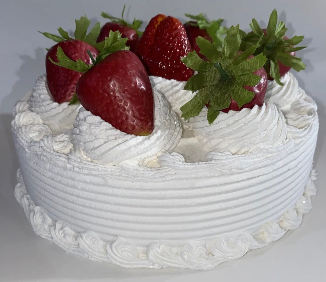 White Chocolate Cake With Berries 8x4"/fake Food/fakecake/artificial ...