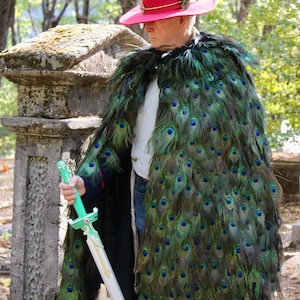 Romantic Highlander Renaissance EXTRA FULL Peacock Feather Cape for Men ...