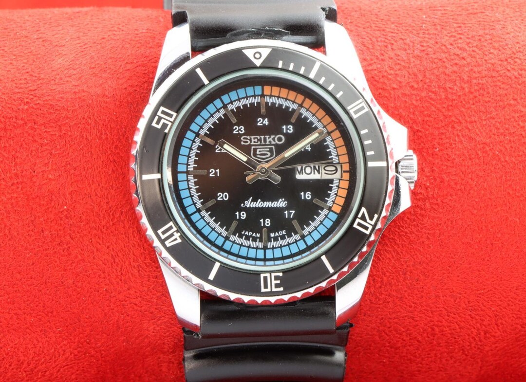Vintage Refurbished Seiko 5 Automatic Japan Day Date Black Racing Dial ...