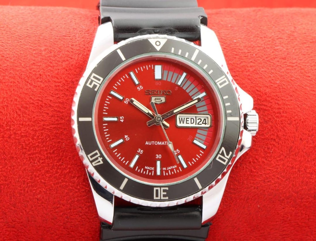 Vintage Refurbished Seiko 5 Automatic Japan Day Date Red Racer Dial ...