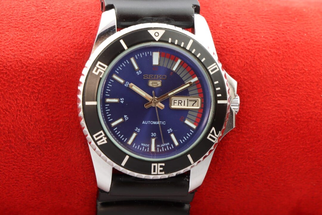 Vintage Refurbished Seiko 5 Automatic Japan Day Date Blue Dial Rotating ...