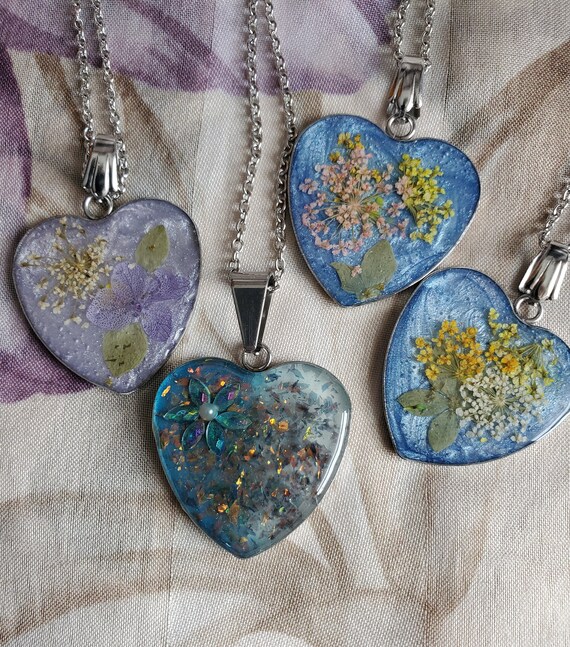 Etsy resin flower necklace store