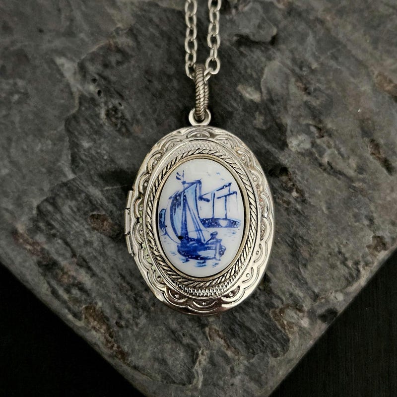 Delft Blue Necklace - Etsy