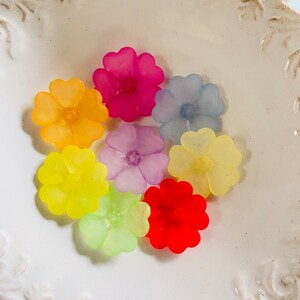 Lucite Blooms Assorted Lucite Matte MULTICOLORED Flowers Leaves Beads ...