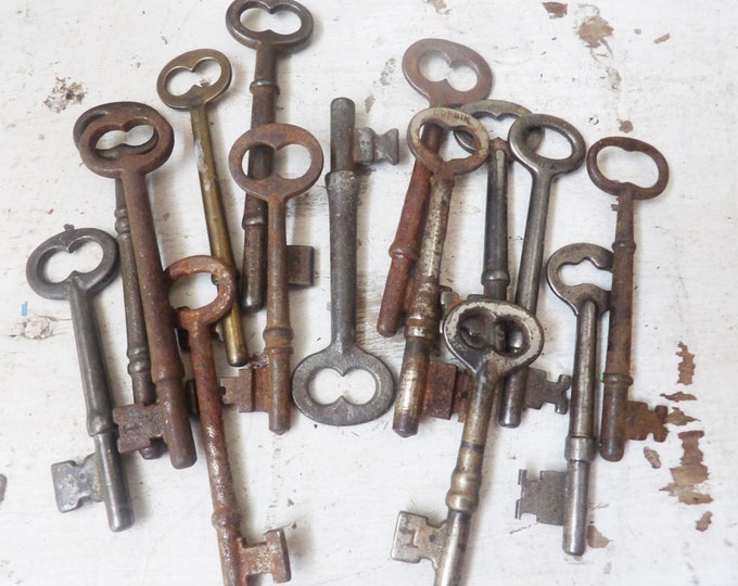 3 Antique Vintage Skeleton Keys , THREE Shabby Rusty Door Keys for ...