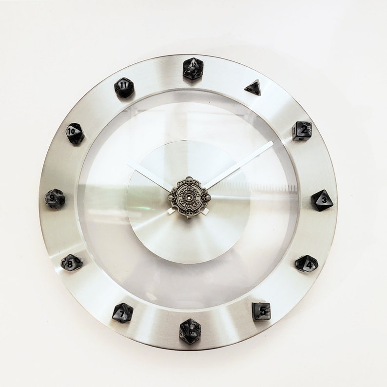 Dungeons and Dragons Dice Clock - Etsy