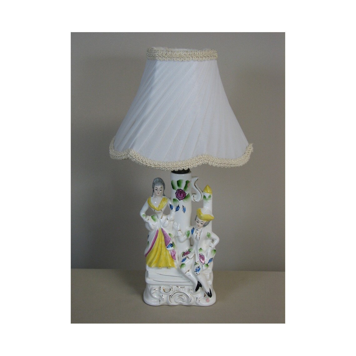 Small Vintage Table Lamp With Victorian Lamp Shade -the Courtship 0410 ...