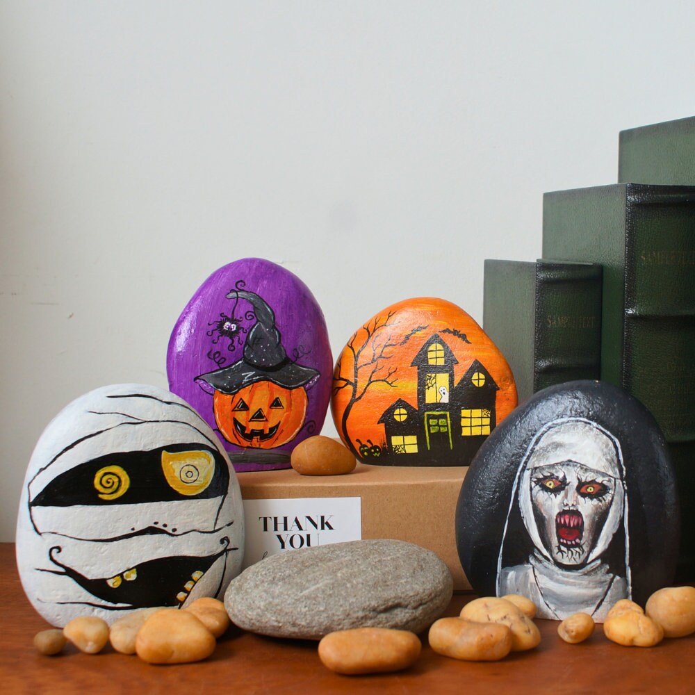 Painted Rocks, Mummy Face Painted on Rocks, Halloween Gifts, Halloween ...