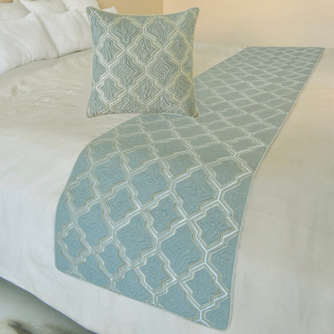 King / Queen / Twin Bed Runner With Matching Throw Pillow Cover Light ...