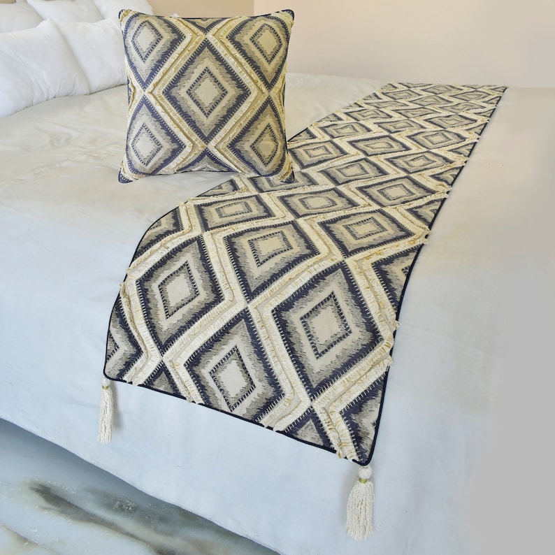 King / Queen / Twin Moroccan Bed Runner With Matching Decorative Throw ...