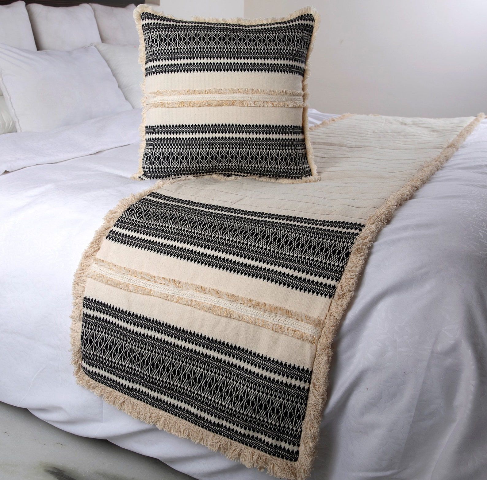 Bed Runner Collection With Decorative Throw Pillow Cover in King ...