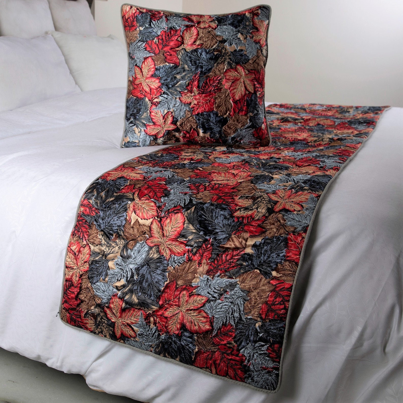 King / Queen / Twin Red Bed Runner With Decorative Throw - Etsy