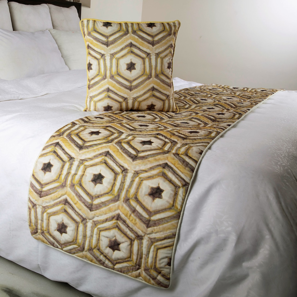 Bed Runner Collection With Decorative Throw Pillow Cover in King ...