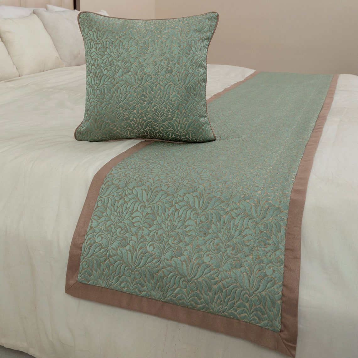 Bed Runner Collection With Decorative Throw Pillow Cover in King ...
