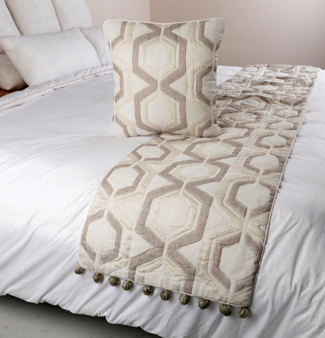 King / Queen / Twin Ivory Bed Runner With Decorative Throw Pillow Cover ...