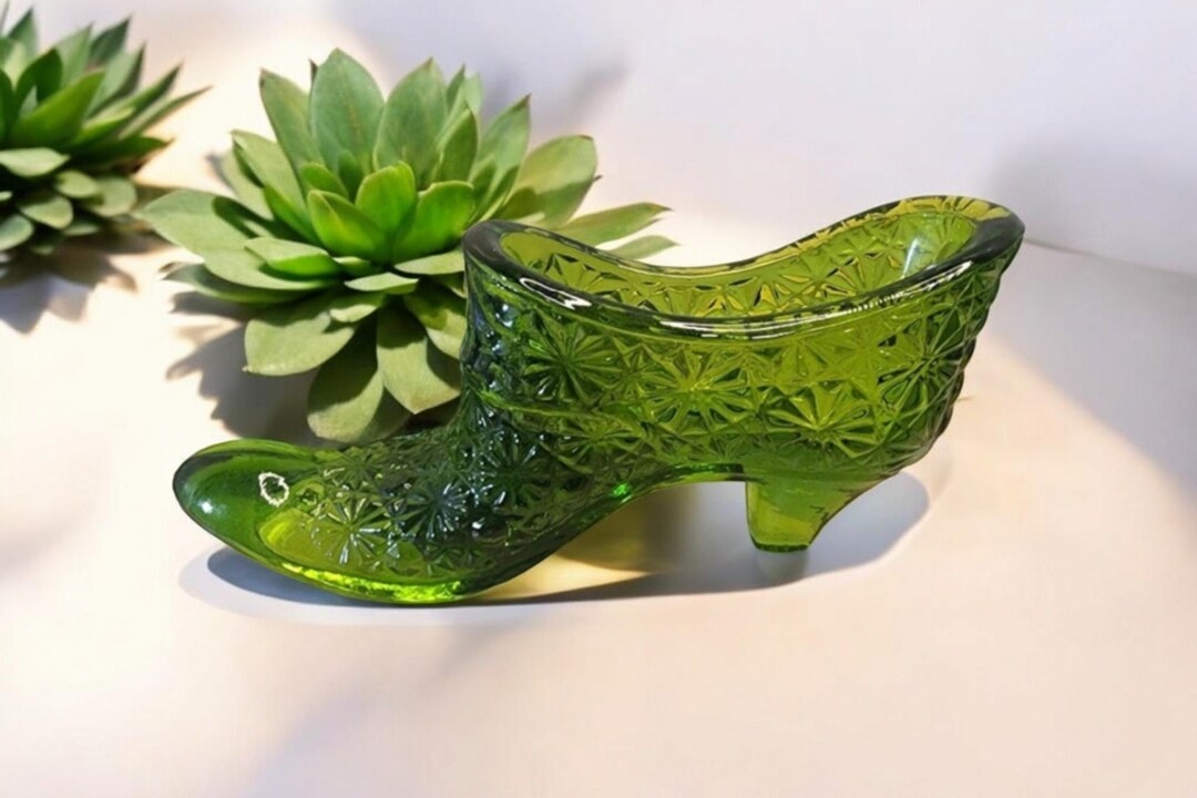Vintage Glass Slippers Daisy and Button Pattern. - Etsy