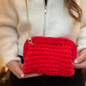 VIDEO TUTORIAL: Crochet Clutch - Chenille Yarn - Toiletry & Make up Bag ...