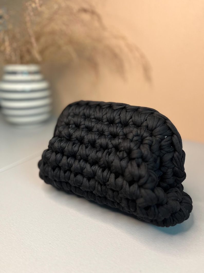 EASY Crochet Pattern / Crochet Clutch With Hoooked Zpaghetti Yarn ...