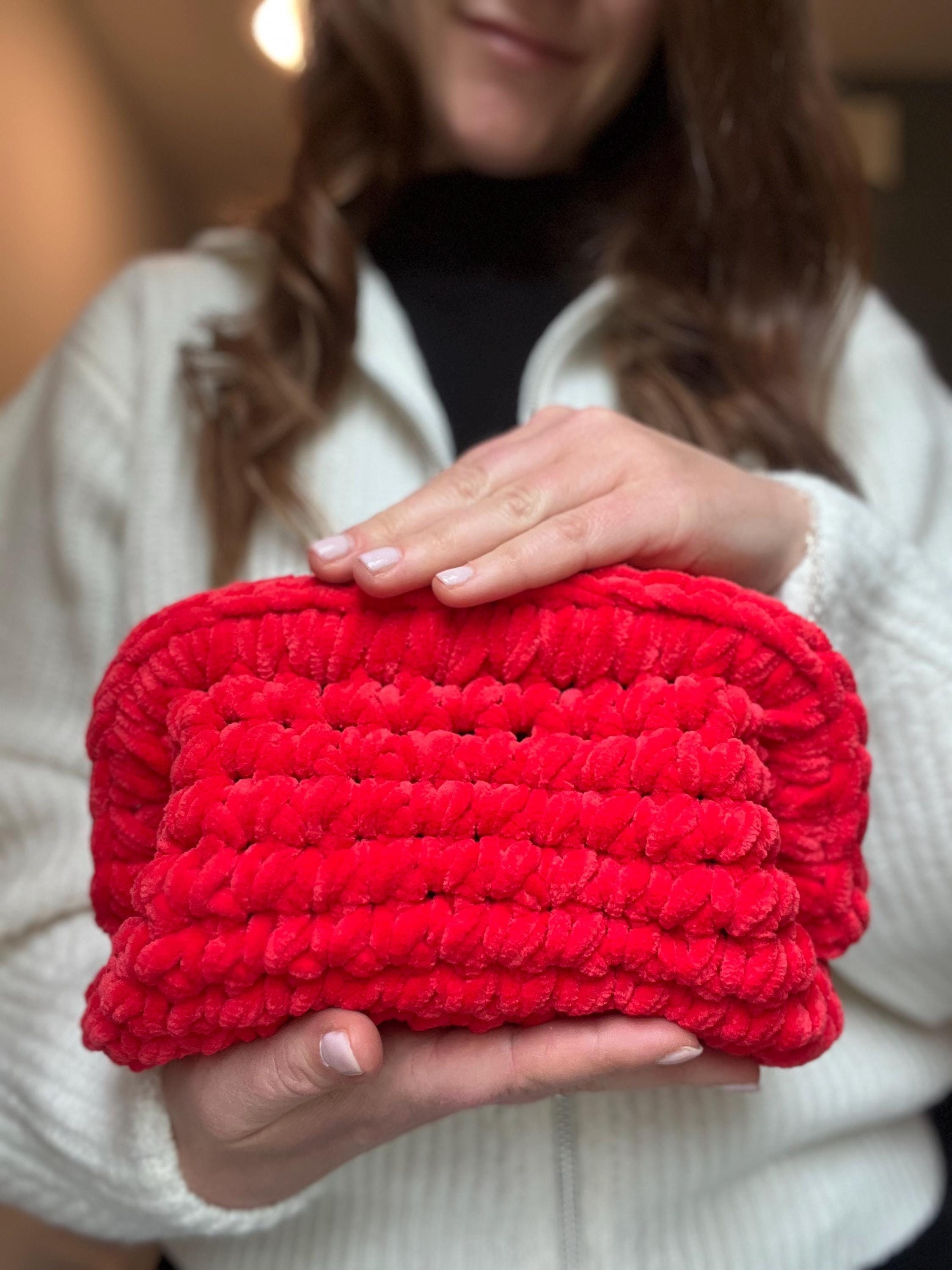 VIDEO TUTORIAL: Crochet Clutch - Chenille Yarn - Toiletry & Make up Bag ...