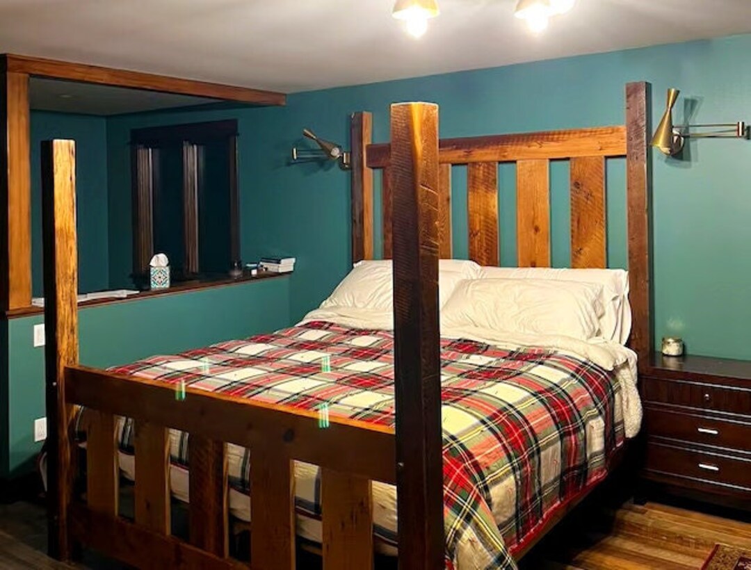 Wooden four poster bed queen store