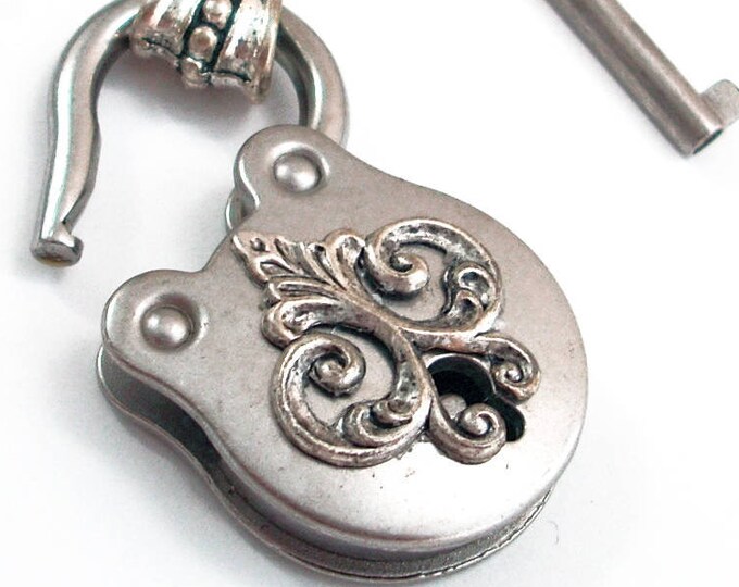 Victorian Style Working Padlock Lock Pendant - Etsy