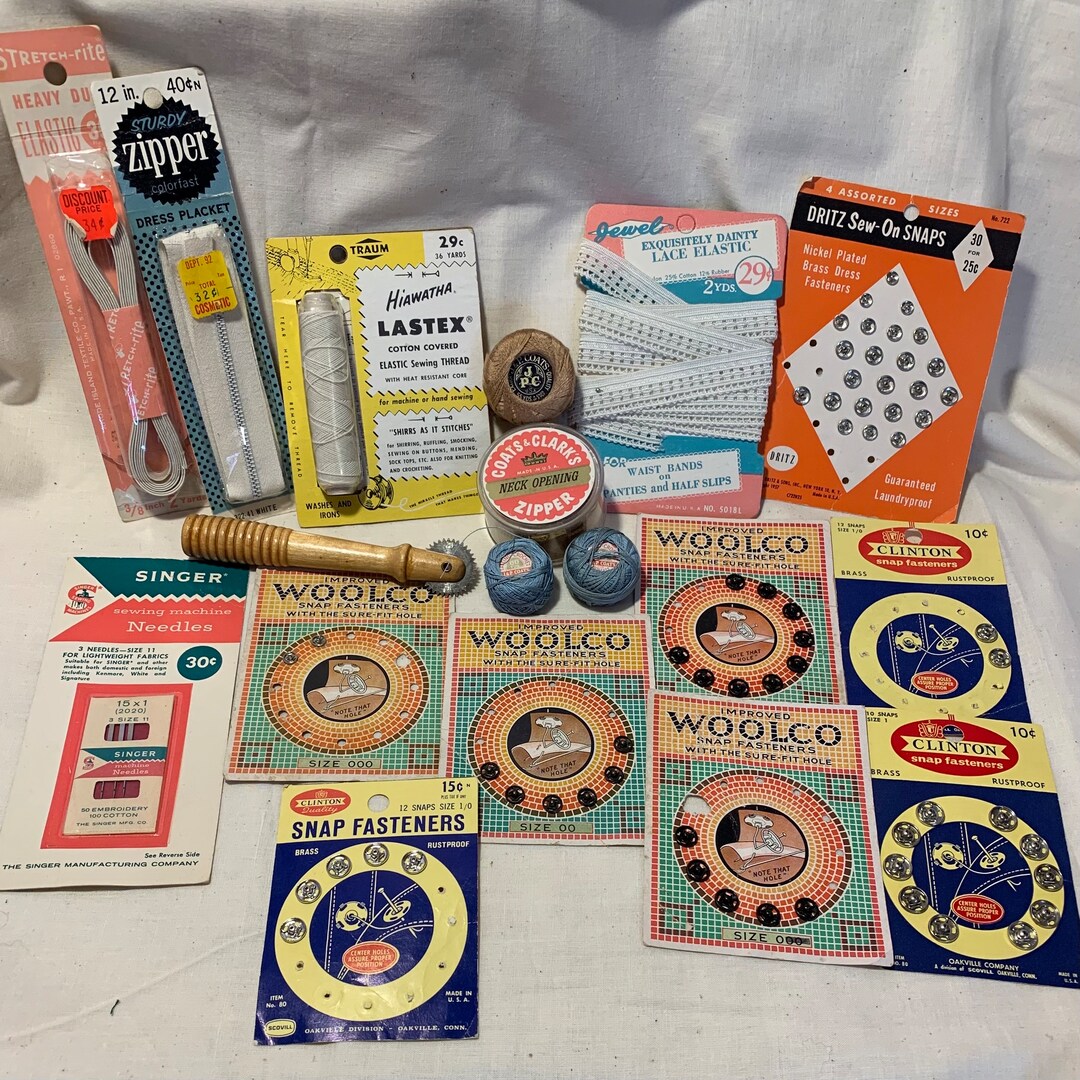 18 Pcs Vintage Sewing Notions Snaps, Zippers, Thread, Needles, Sewing ...