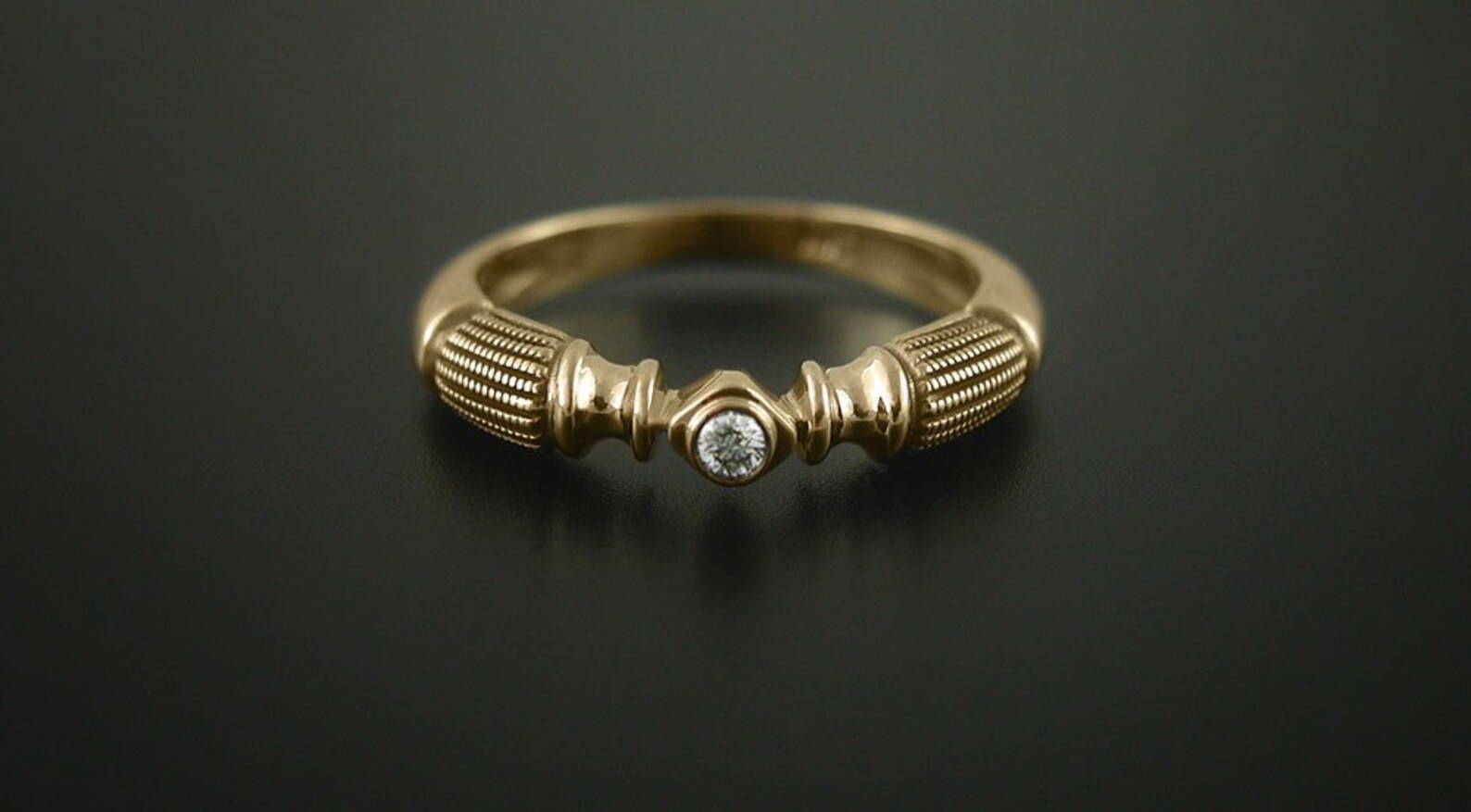 Gold Vintage, Antique Style Ring With Diamond. - Etsy
