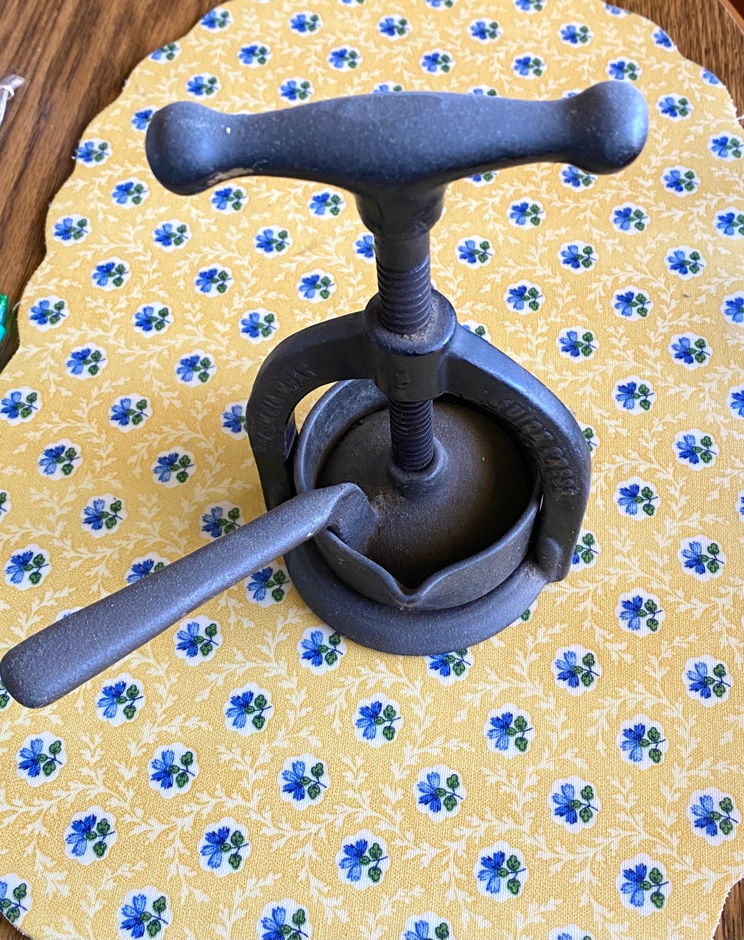 Antique Juice Press Cast Iron Kitchen Tool 1900s Primitive Farmhouse Utensils Old Gadgets ...