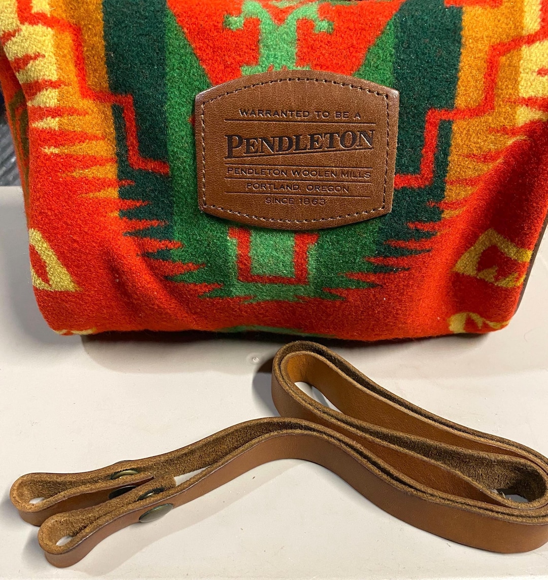 Vintage 1980s Pendleton Barrel Crossbody Pouch Purse~ Red Multi-color Oregon Beaver State ...