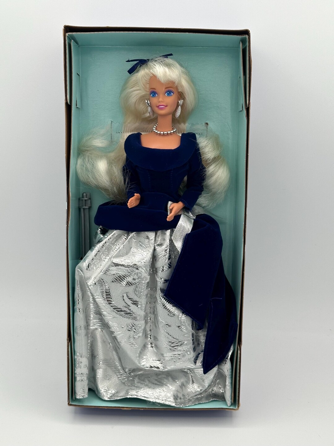 1995 Winter Velvet Barbie Doll, Avon Exclusive, Mattel - Etsy