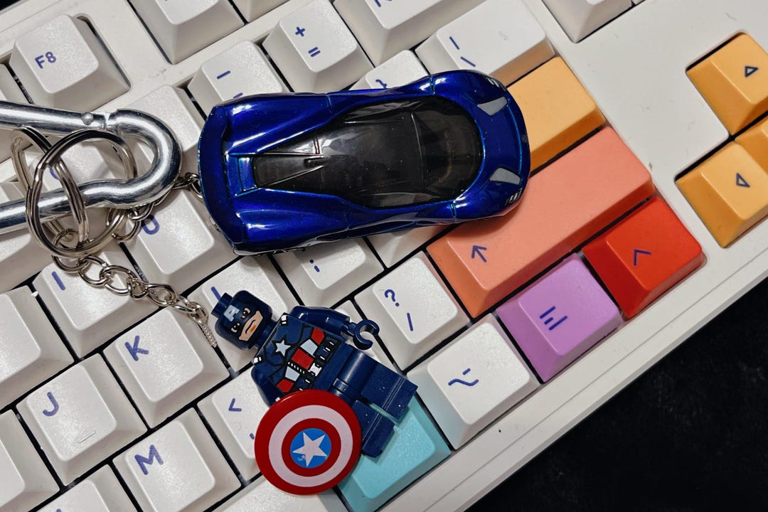 Custom Car Keychain & Minifigure Captain America - Aston Martin Vulcan ...