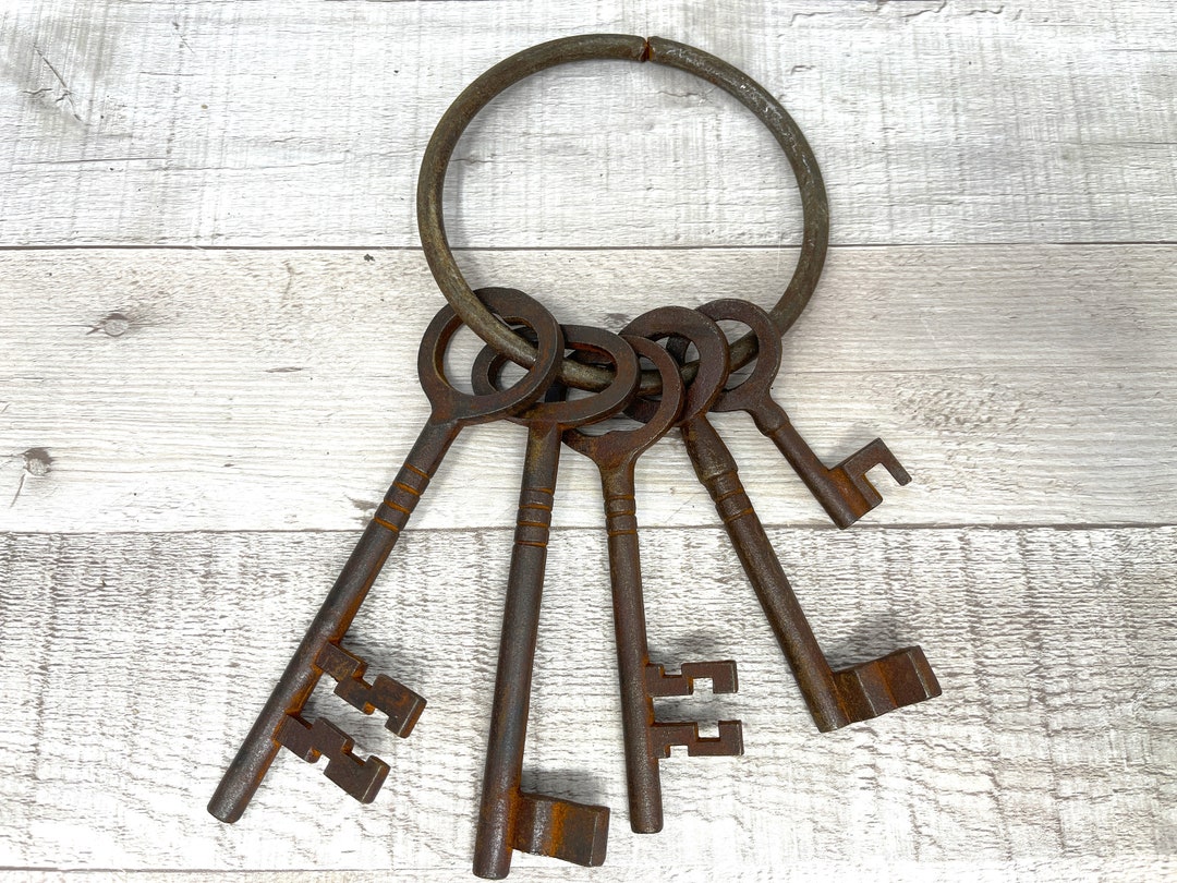 Set of 5 Iron Large Rusty Jailer Keys on Ring Antique Style Rustic ...