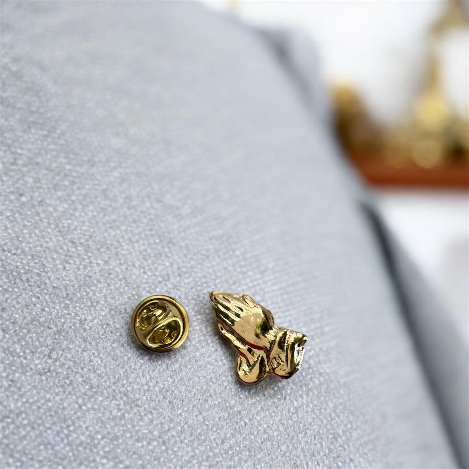Praying Hands Lapel Pin- Gold Plated Pin - Etsy