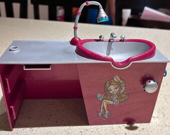 Bratz Stylin' Salon 'N' Spa Playset ,2002 MGA Exlusive DANA Doll ...
